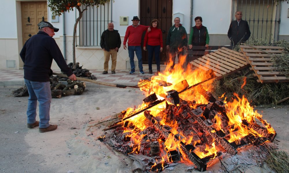 Pedrera acude fiel a una tradición de siglos con sus candelas
