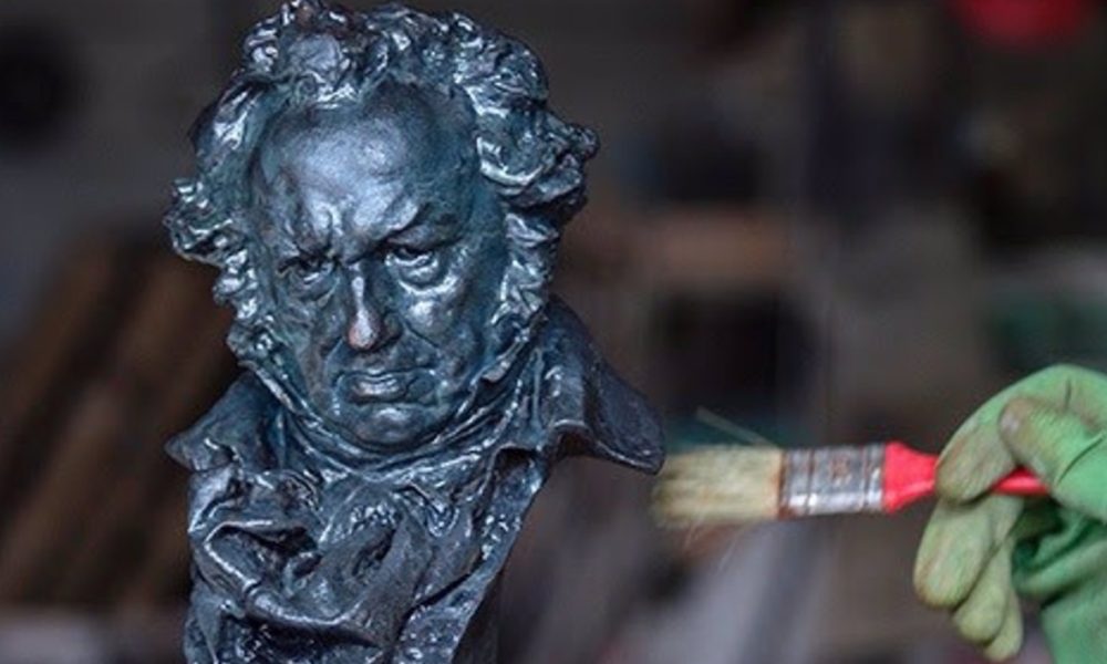 El motivo del leve cambio de color de los ‘cabezones’ de los Goya