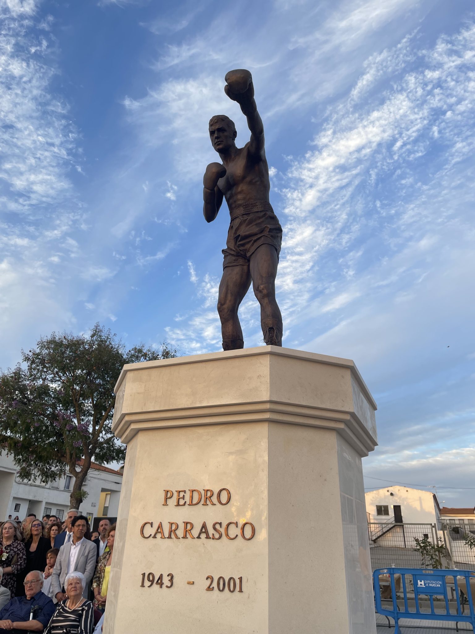 Rocío Carrasco inaugura el monumento a Pedro Carrasco y prepara una serie sobre la vida de sus ...
